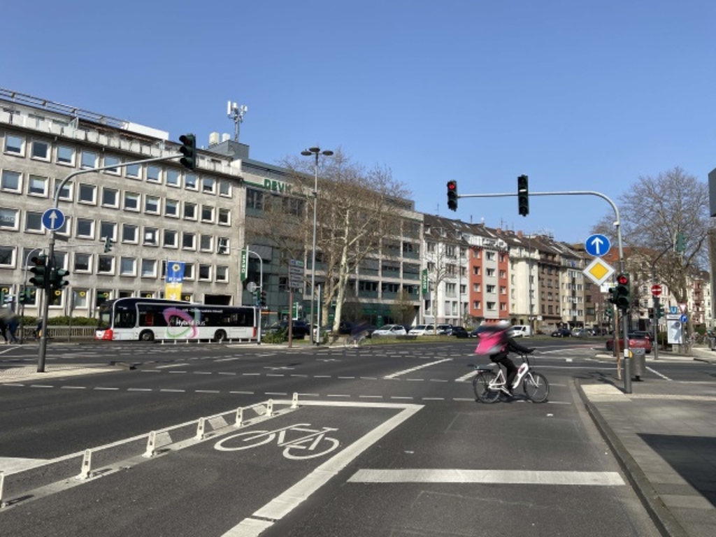 Ein Kilometer Radfahrstreifen auf der Riehler Straße - Stadt Köln